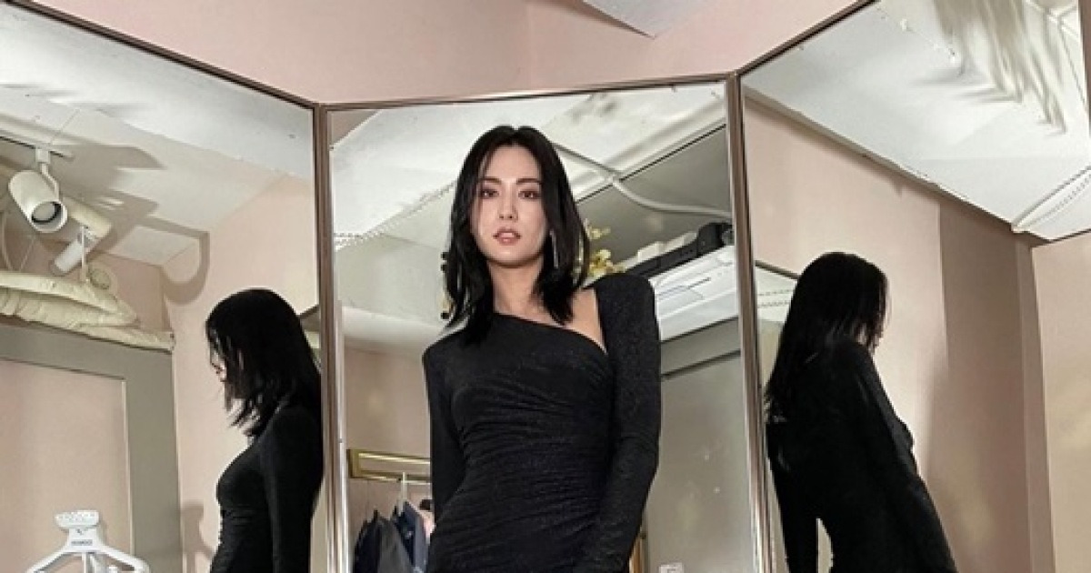 나나, 과감한 옆트임 드레스..'171cm·48kg' 인간 마네킹