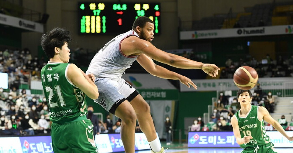 [BK리뷰] '오늘도 날아오른 스펠맨 20P-15R' KGC, DB 상대로 진땀승