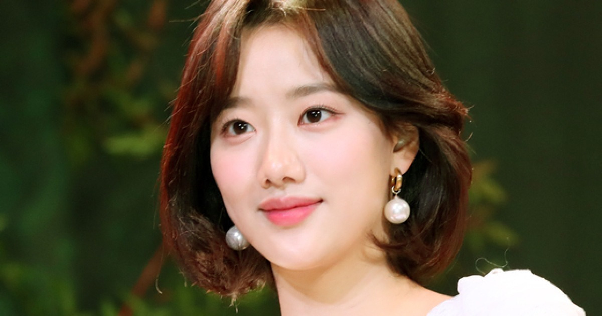 April's Naeun drops case against netizen who accused her of bullying