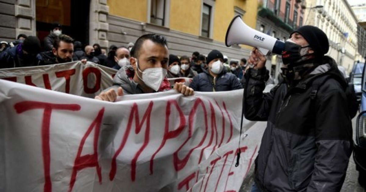 ITALY STUDENT DAD CORONAVIRUS PROTEST
