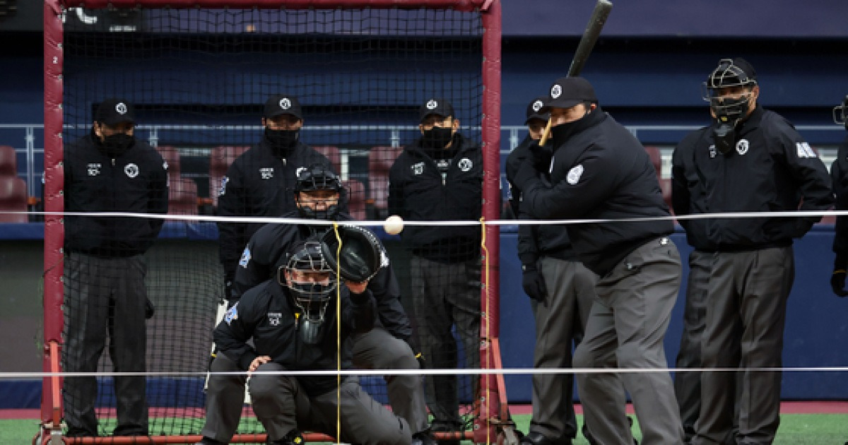 Umpires' day out