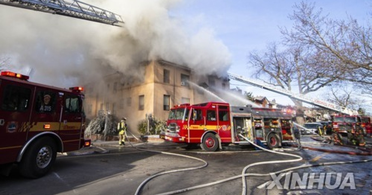 CANADA-TORONTO-APARTMENT BUILDING-FIRE