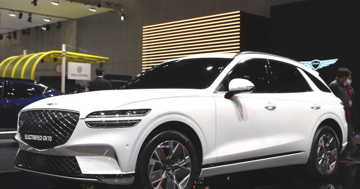 제네시스 GV70 전기차 3월 출시 예고, 주행거리 400km 이상? | 탑라이더