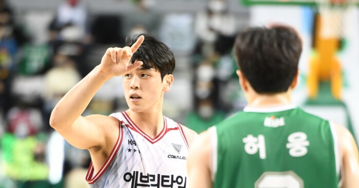 [BK리뷰] '변준형 16P -12A 더블더블' KGC, DB에 3연패 선물