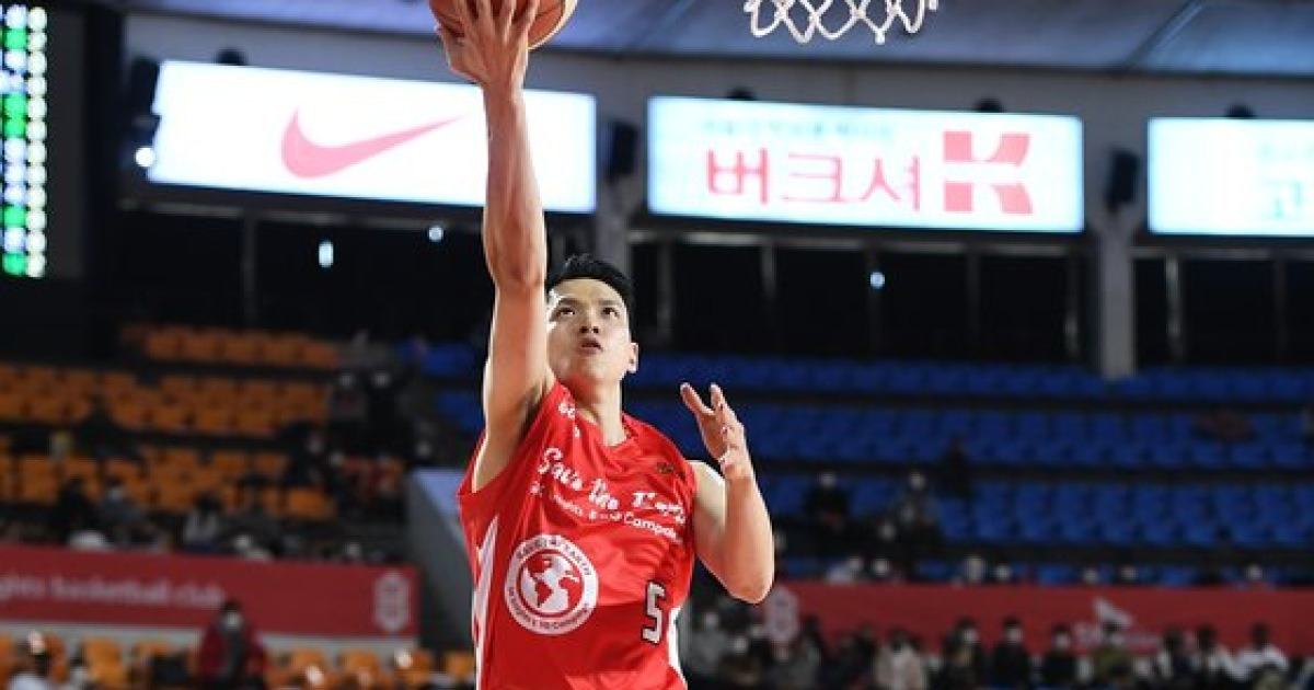 김선형 '4Q 14점'..SK, KT에 '11점 차' 뒤집기 역전승