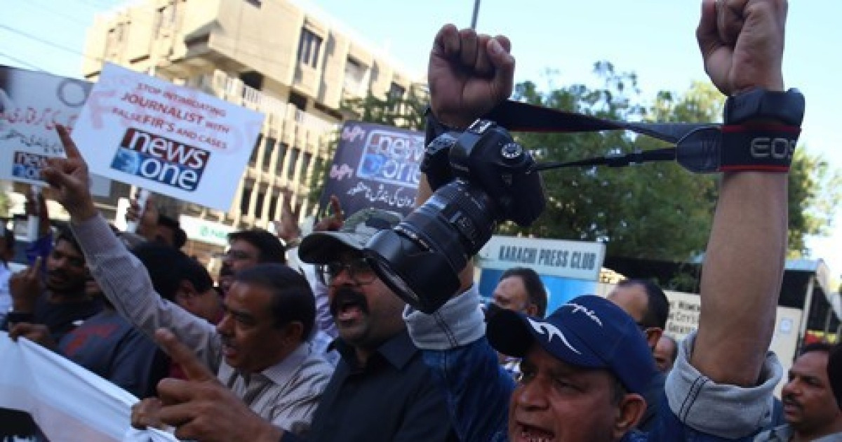 PAKISTANI JOURNALISTS PROTEST