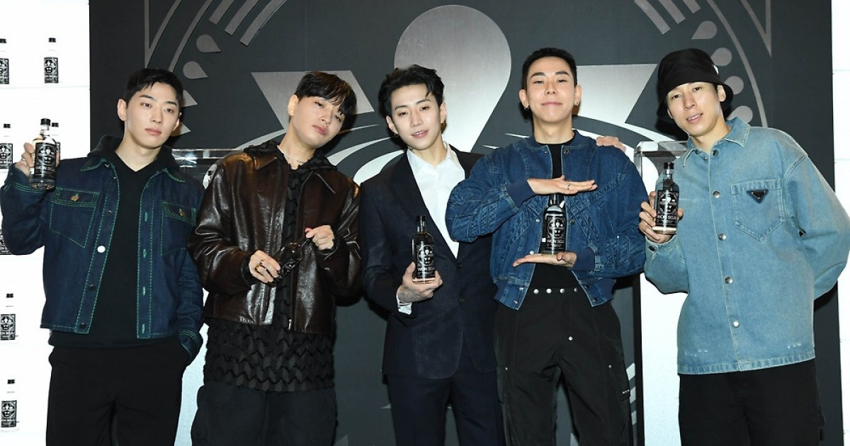 [머니S포토] 그레이·쌈디·박재범·로꼬·DJ 펌킨 'AOMG 회식은 원소주'