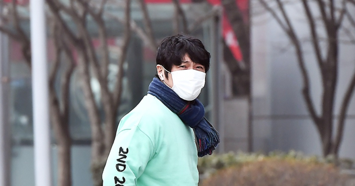 M.O.M KCM, 매력적인 출근길 발걸음 [포토엔HD]