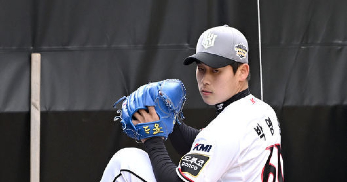 '캠프 MVP' 152km 강속구 루키 "가장 상대하고 싶은 선배는 추신수" [오!쎈 기장]