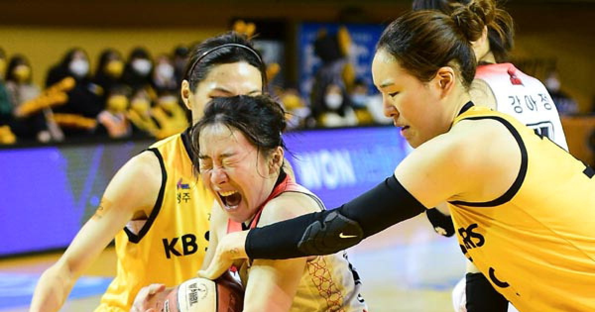 체력에 발목 BNK, PO 자력 진출 실패