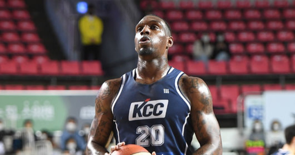 '라건아 22득점' KCC, KGC 14점 차로 제압.. 4연패 탈출