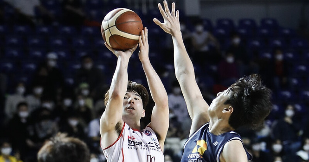 [BK 리뷰] '두낙기 트리오 3Q 맹위' 한국가스공사, KCC에 역전승 .. PO 매직 넘버 '2'