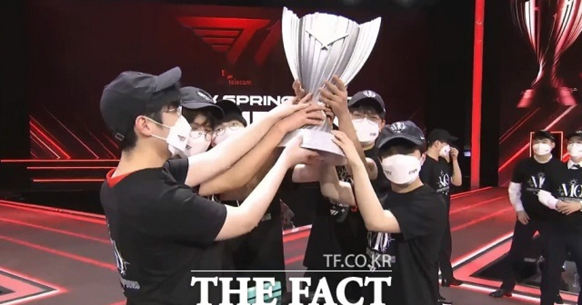 벚꽃 무패 행진..T1, LCK 10번째 천하를 얻다