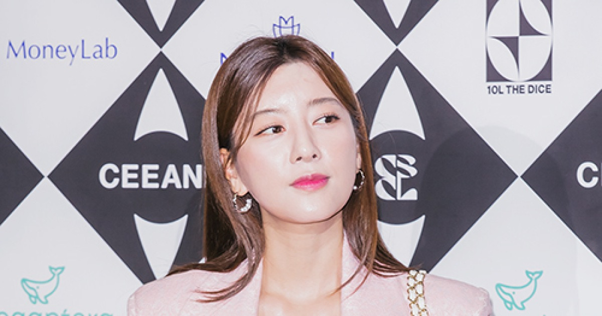 [bnt포토] 최윤소 '핑크의 유혹'(CEEANN 패션쇼)