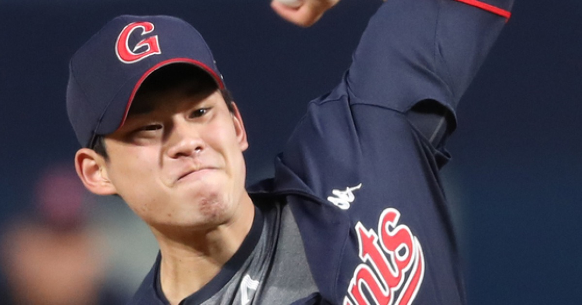 Lotte pitcher Kim Jin-wook gets 10 Ks to start second season