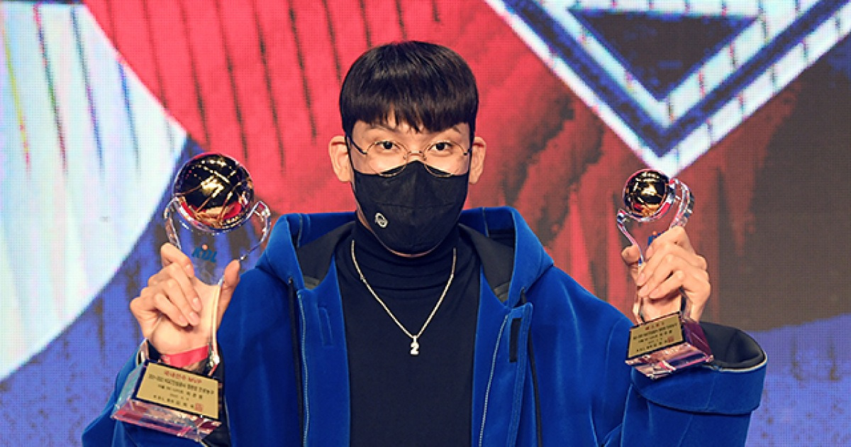 최준용 'KBL 시상식 MVP 등극' [MK포토]