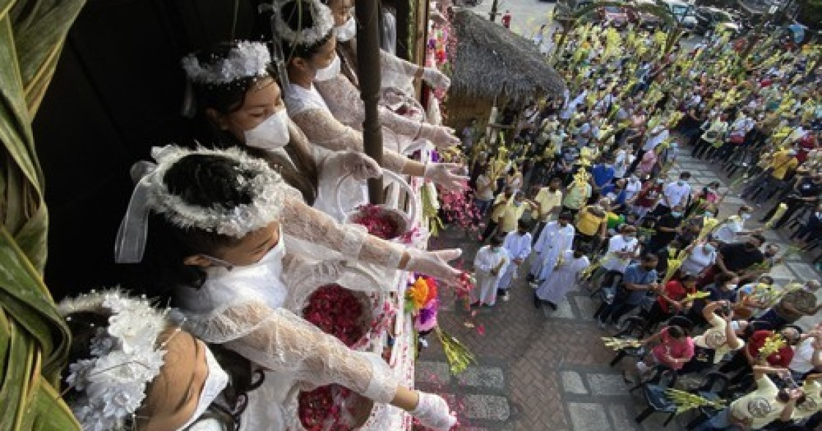 PHILIPPINES BELIEF LENT PALM SUNDAY