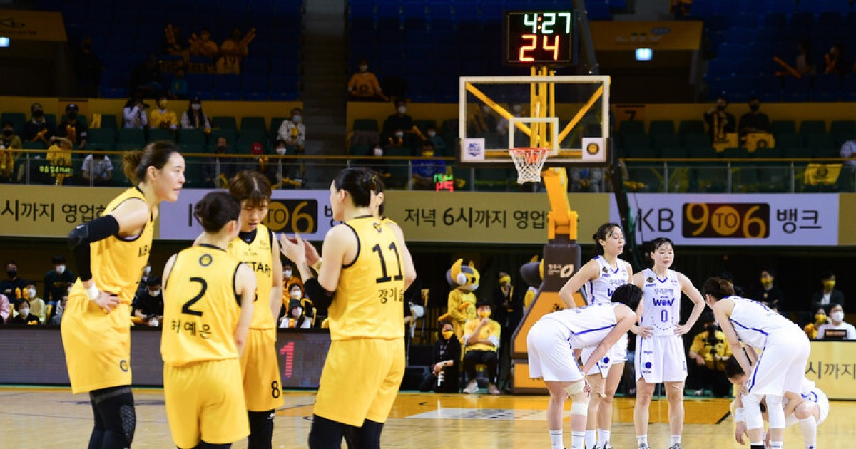 [WKBL FINAL] 우리은행의 지역방어, 3차전 앞두고 나온 변수