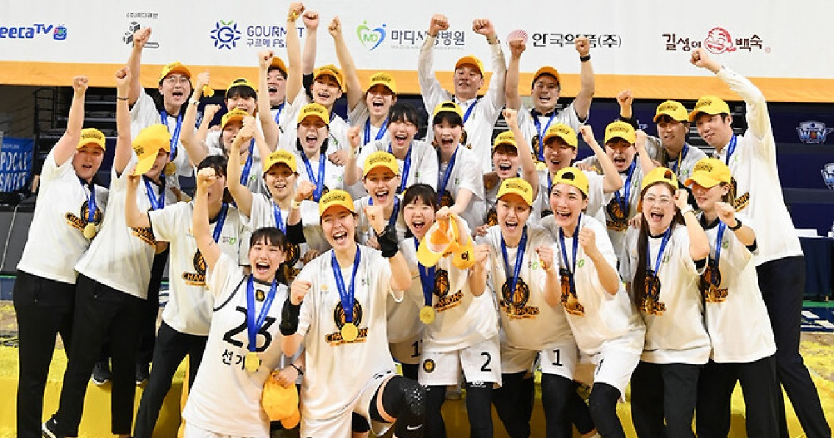 [WKBL 팀 리뷰] 박신자컵+정규리그+FINAL, KB스타즈의 2021~2022는 완벽했다!