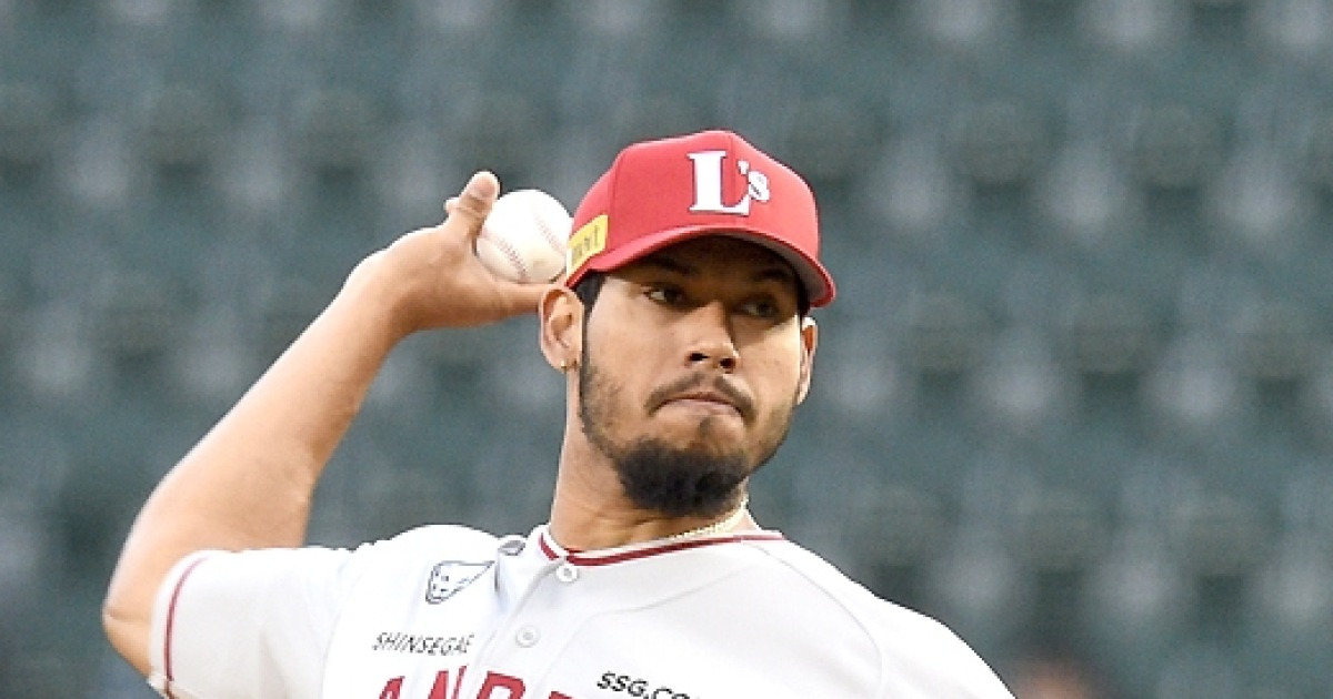 '폰트 QS 3승+최지훈 3안타 3타점' SSG, 롯데에 8-1 완승 [MD부산]