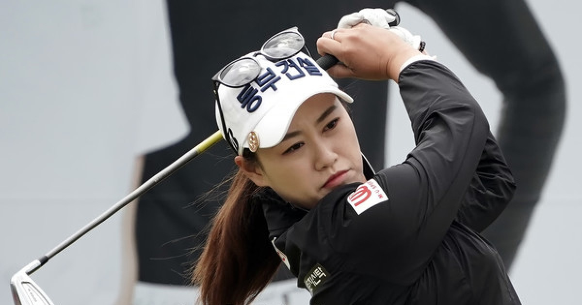 지한솔 '크리스 F&C KLPGA 챔피언십 우승 향한 티샷'[포토]