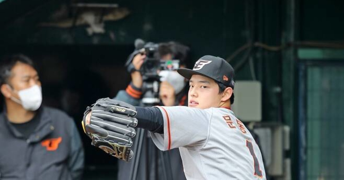 '퓨처스 첫선' 문동주 최고 155km/h, 1이닝 2K 무실점 세이브