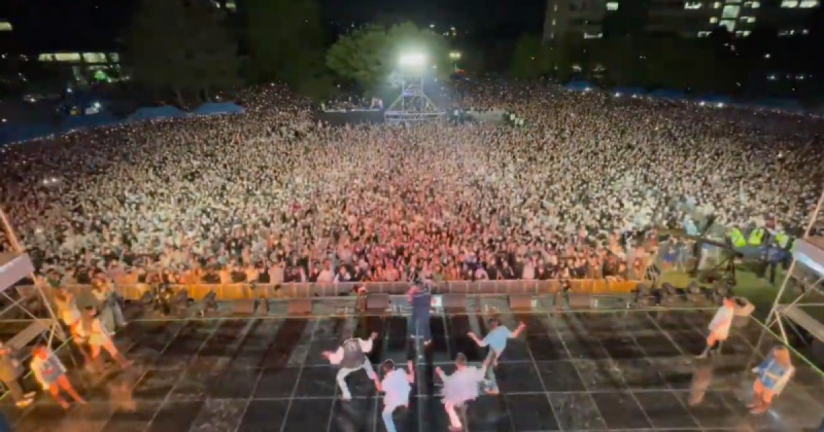 "PSY is coming back"..싸이, 축제 대통령의 위엄