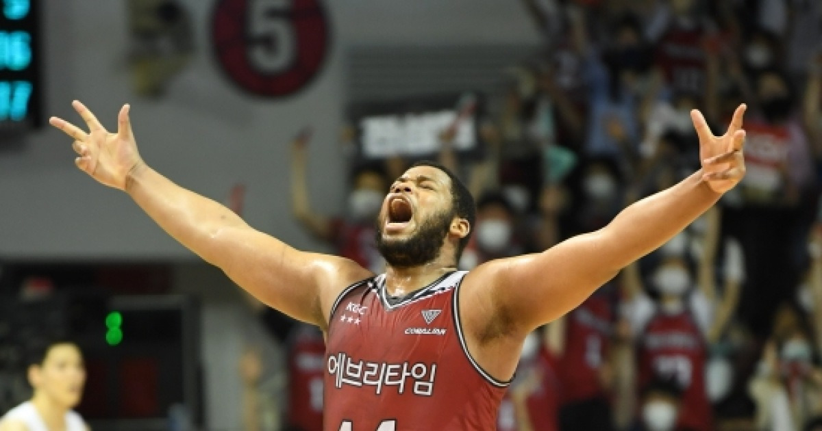 '스펠맨 21P-19R' KGC, SK 꺾고 2연패 뒤 반격의 1승