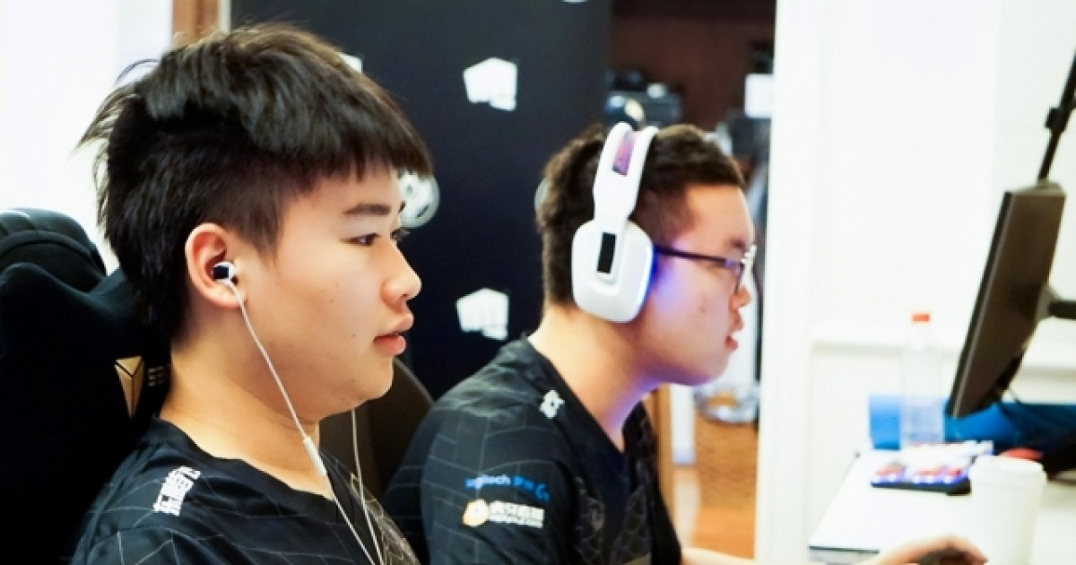 RNG, 2R 전승으로 B조 1위 수성