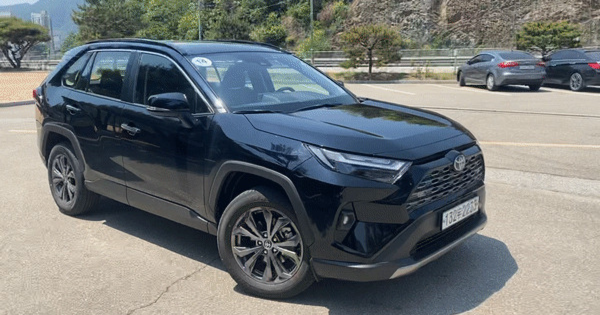 RAV4 하이브리드 타보니.."넓은공간에 연비만족"