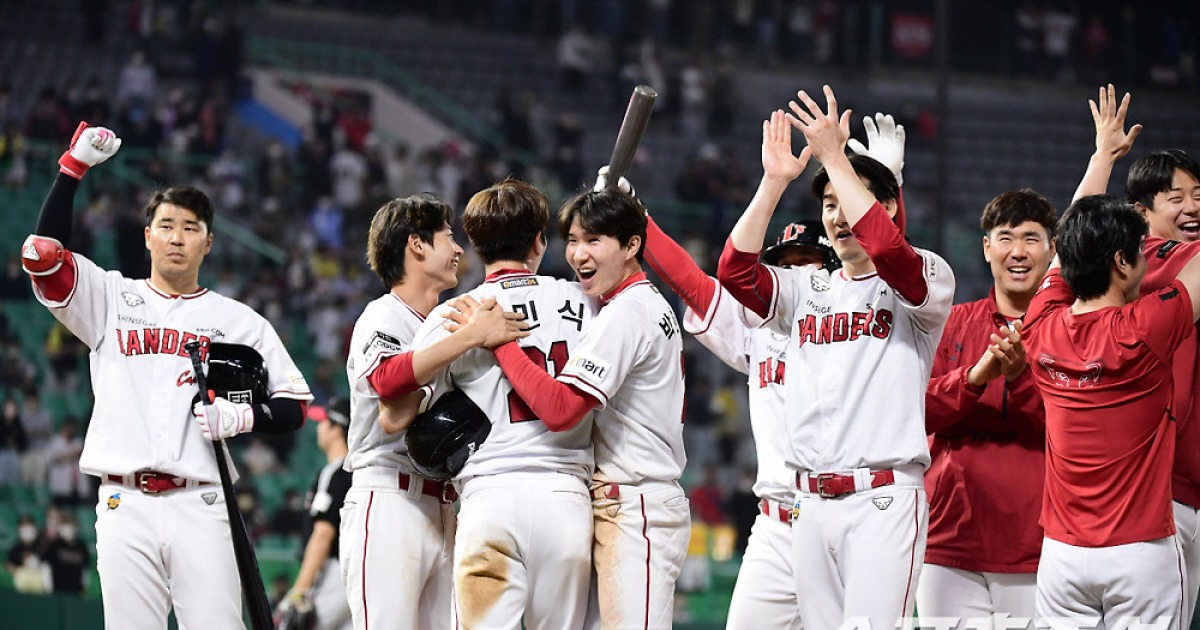 [포토] SSG '9회말 끝내기로 짜릿한 역전승'