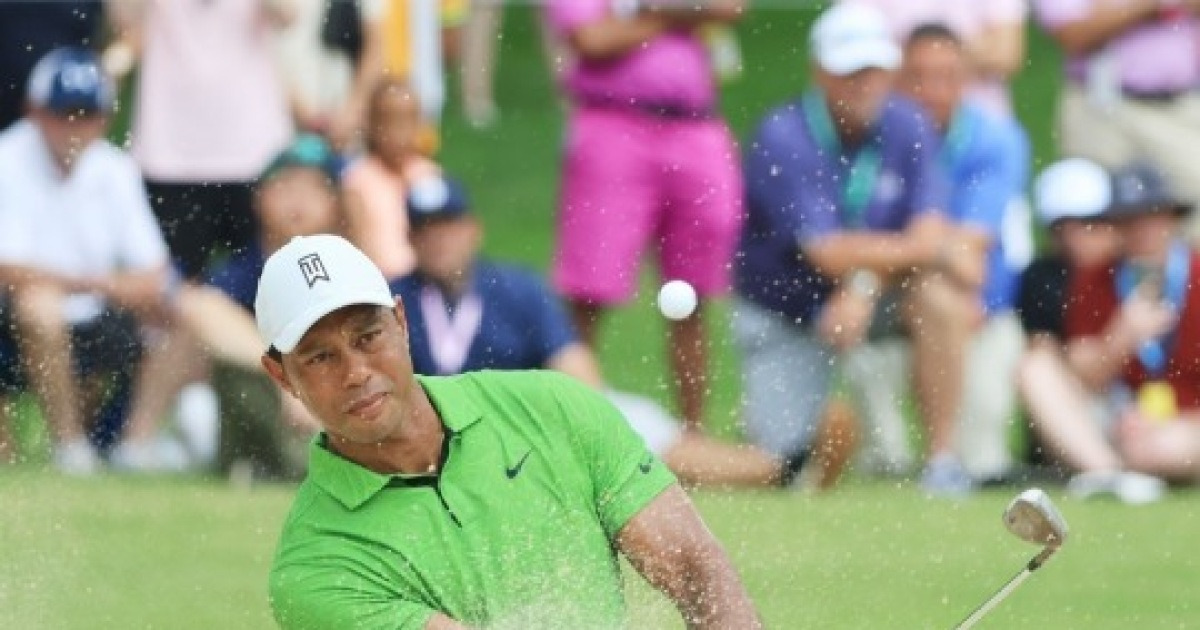 우즈, 천신만고 끝에 간신히 컷 통과..PGA 2R 1언더파