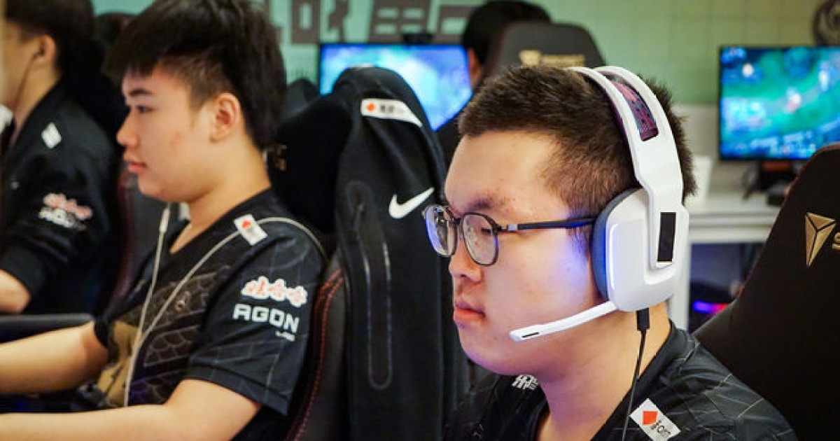 RNG, EG 완파하고 7승 고지 [MSI]