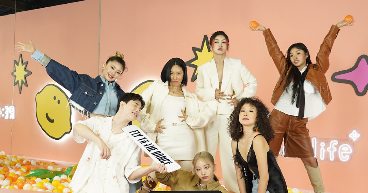 Top dancers go dance busking around US cities in 'Fly to the Dance'