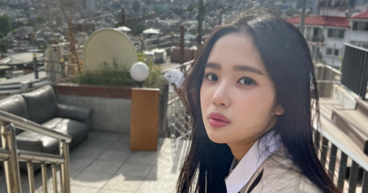얼굴 없는 가수 안녕 해요로 차트 상위권 안착
