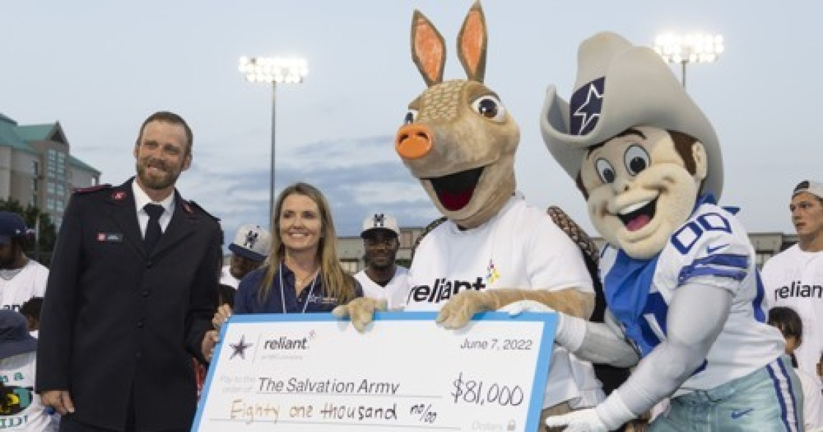 Reliant Home Run Derby with the Dallas Cowboys