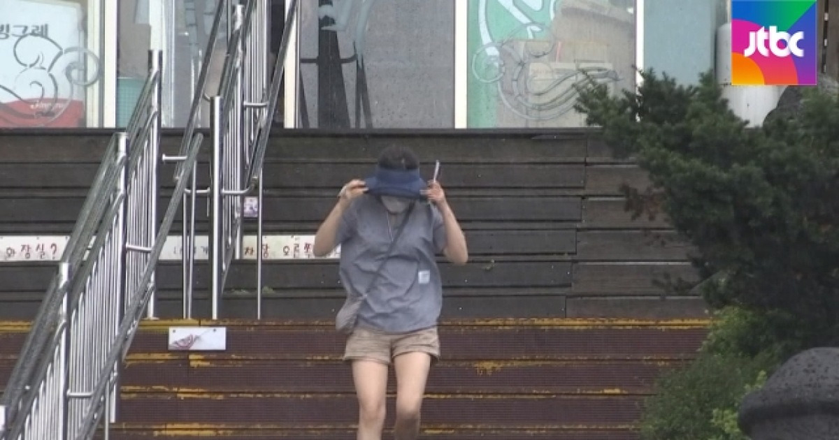 [날씨] 제주 5~20mm 장맛비..대구 최고 35도 '폭염'