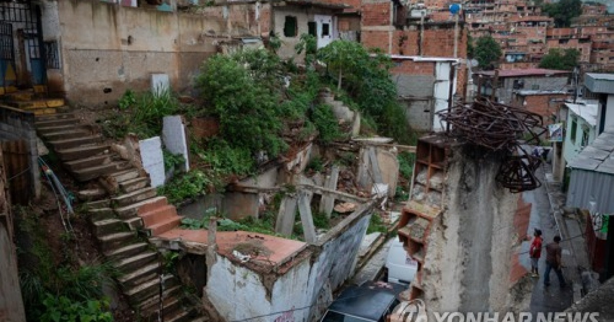 VENEZUELA FAVELAS LIVING CONDITIONS