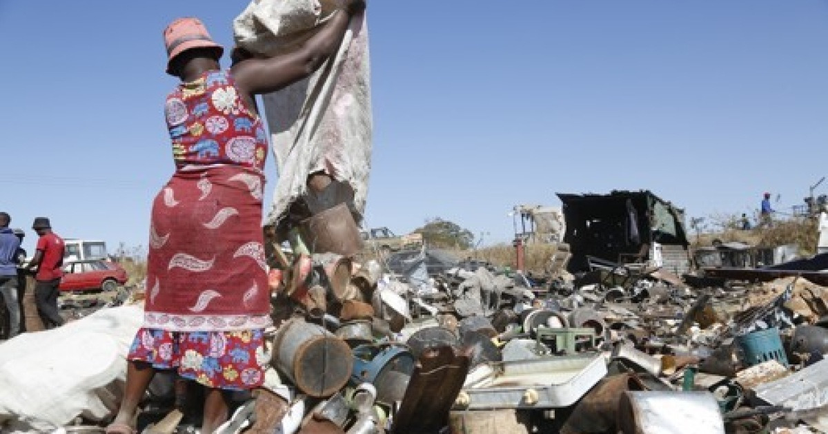 ZIMBABWE ECONOMY SCRAP METAL DEALERS