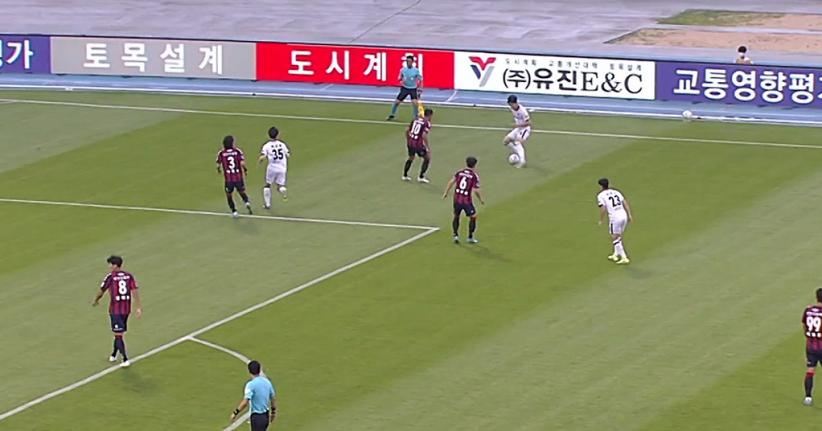 수원FC, FC서울에 역전승 거두고 리그 6위로 도약