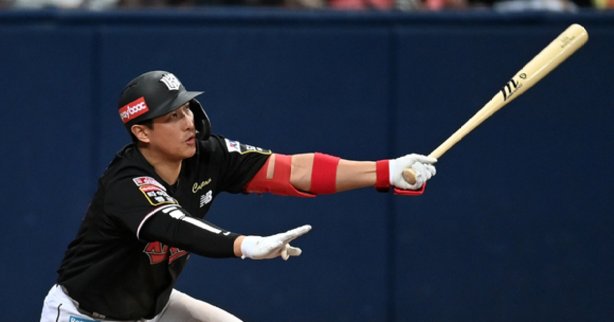 KBO, KT 황재균 기록 오기 2루타 정정