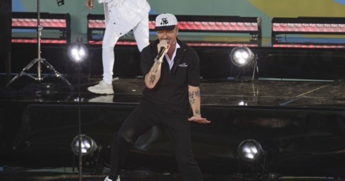 Macklemore and Tones and I Perform on ABC's "Good Morning America"
