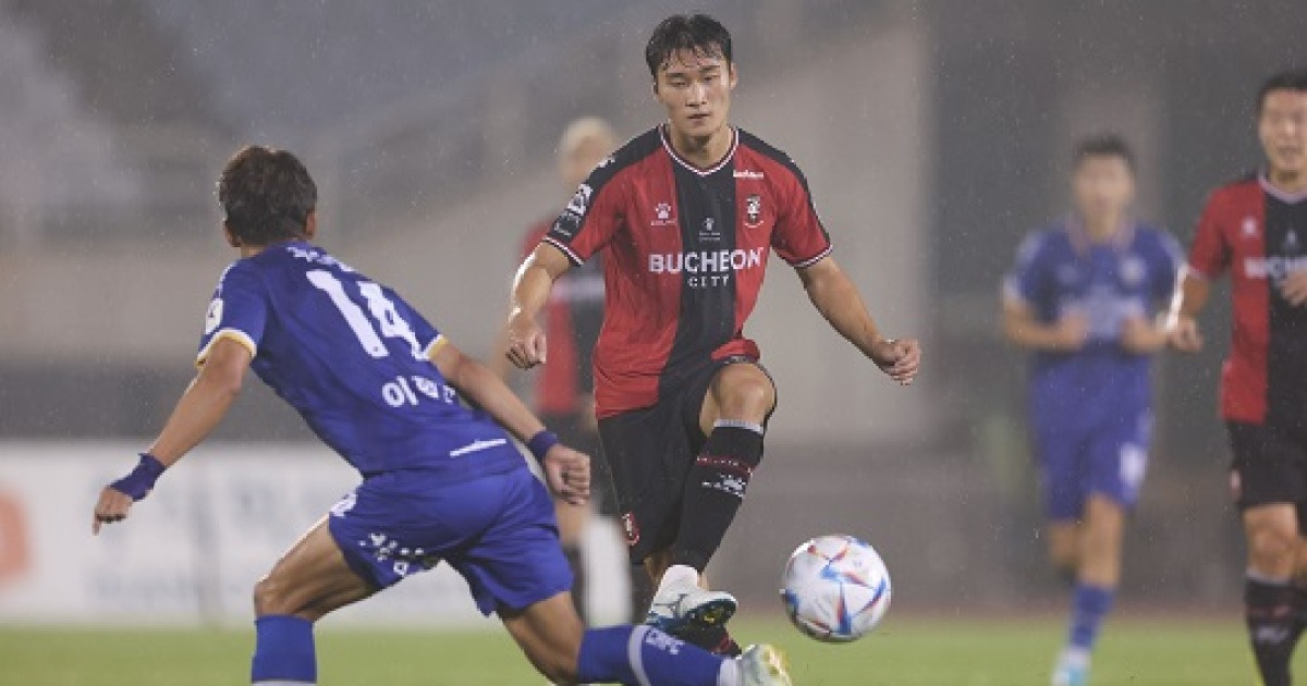 왼쪽엔 조현택! K리그2 28R MVP 선정