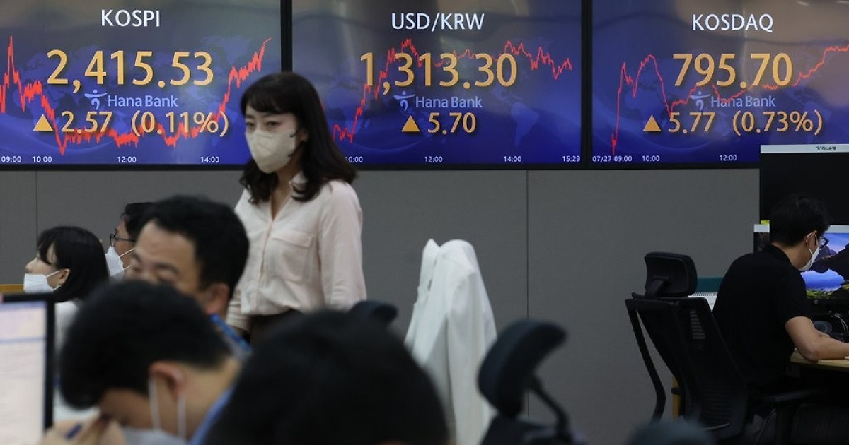 코스피, 개인 '사자'에 2,410선 안착..FOMC 앞두고 관망세(종합)