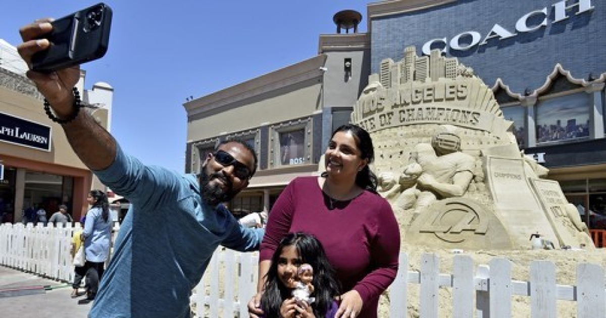 Citadel Outlets Unveils North America's Largest Sand Sculpture "Los ...