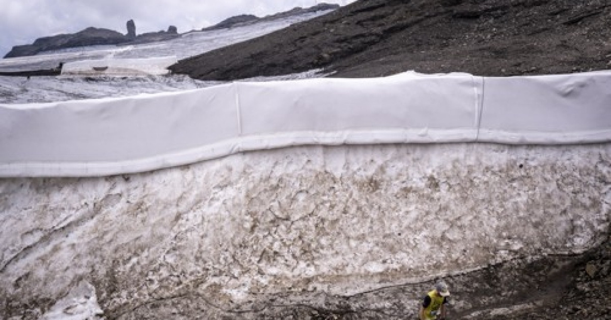 SWITZERLAND GLACIER RUN