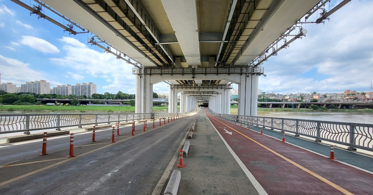 Seoul to trial banning cars from Jamsu Bridge