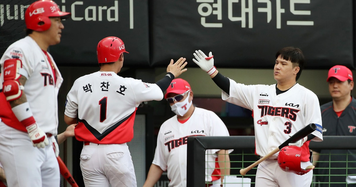 박찬호 '실책 뒤 결승타'..KIA, SSG 상대 신승