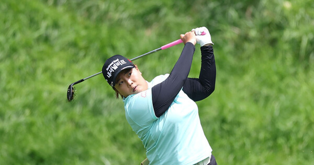 안선주, 하이원리조트 대회 3R 선두..13년만에 KLPGA 우승에 바짝
