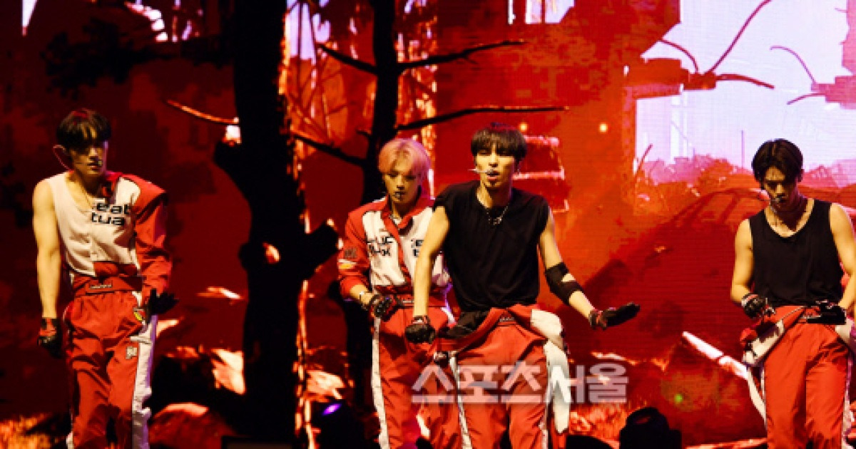 '파워풀한' 타이틀곡 458 CIX [포토]